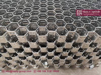 China HESLY Refractory Hexmesh 25mm Depth 14ga Thickness 2in Hexagonal Hole 0.97x2.0m for Flue Gas Lines for sale