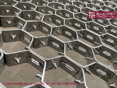 China Stainless Steel 304H Hex Mesh for Cyclones Lining 2.0mm Strip 20mm Height 50mm Hole for sale