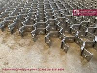 China Refractory Hexmesh 580x1000mm 304H Stainless Steel Hex Metal Mesh for Catcher Pipe Lining for sale