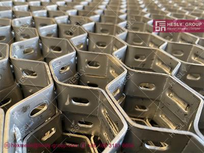China 304H Hexmesh for Refractory Linings 1mx2m 50pcs per Pallet Boiler Flue Hex Metal for sale