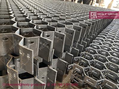 China HESLY Stainless Steel 304H Hexmesh Floor Armor 1in Thickness 2in Hexagonal Hole for sale
