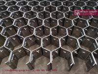 China AISI304H Hexmesh Refractory Lining 1.0x19mm Strips 2 Inch Hex Hole Lance Style HESLY for sale