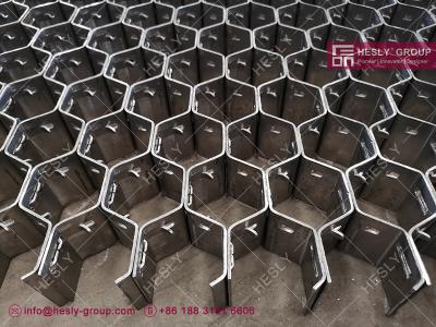 China AISI304H Hexmesh Refractory Lining 1.0x19mm Strips 2 Inch Hex Hole Lance Style HESLY for sale