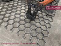 China AISI304H Hexmesh Refractory Lining 1.0x19mm Strips 2 Inch Hex Hole Lance Style HESLY for sale