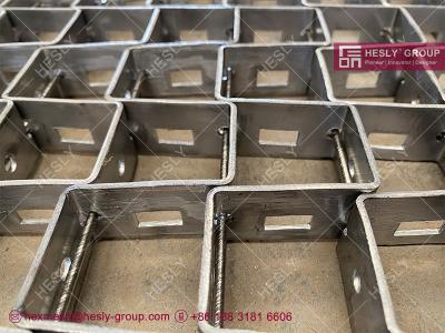 China Flexible Metal Mesh Refractory Lining 14ga Thickness 1in Deep 1000x1000mm HESLY Brand for sale