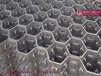 China Carbon Mild Steel Hex Metal Mesh Refractory Lining 14 Gauge 1 Inch Deep 3x8 Foot Panel Hesly China Factory for sale