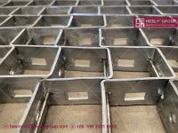 China Flexible Hexagonal Mesh for Refractory Lining Holder 15mm Strips 1in Holes 1.2m x 2.0m HESLY for sale