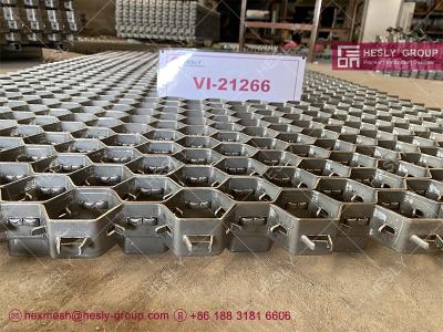 China 310S Stainless Steel Hex Steel Mesh 45mm Depth 50mm Hexagonal for Duct Lining for sale