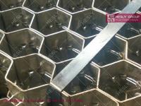 China SS321 Hexmetal Mesh 30mm Height 14 Gauge 3x6ft for FCC Reactor Refractory Lining for sale