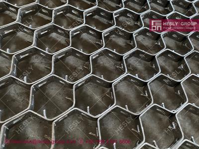 China SUS321 Hexsteel Hex Mesh 14ga Thickness 19mm Depth 800°C Heat Resistant for Refractory Anchoring for sale