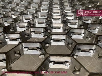 China Inconel 601 Hex Mesh 2.0mm Thickness 19mm Height 48mm Opening for Refractory Linings for sale