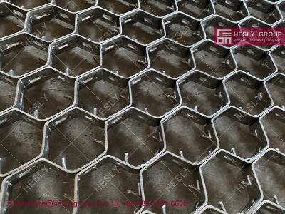 China Din1.4541 Hexmesh 25mm Height for Refractory Linings in Cyclones 1mx2m for sale