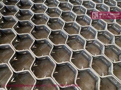 China SS316 Hex Steel Grid 50mm Height 40mm Hole Standard Size 965x1000mm Furnace Lining Hexmesh for sale