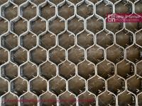 China SS316 Hex Steel Grid 50mm Height 40mm Hole Standard Size 965x1000mm Furnace Lining Hexmesh for sale