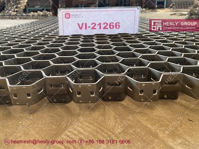 China HESLY™ clinched, rectangular bar,  AISI410S without protruding lances | 3'X10' | hemesh refractory lining for sale