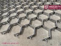 China 410S Stainless Steel Hex Metal Mesh 14 Gauge 2 Inch Hexagonal Hole for Refractory Lining for sale