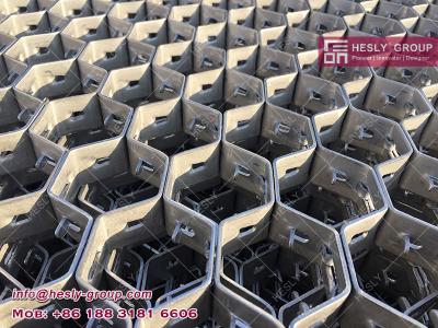 China 304 Stainless Steel Hex Mesh Grid 3/4in Thickness 36in x 120in Refractory Lining for sale