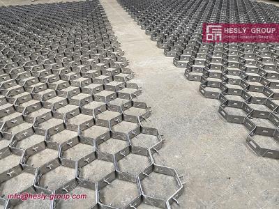 China 304 Stainless Steel Hex Mesh 960mm x 1000mm for Refractory Anchoring and Reinforcement for sale