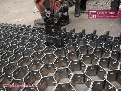 China 304H Hex Steel Mesh for Cyclone Refractory Lining 1in Depth 14 Gauge 3x10ft for sale