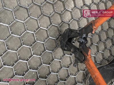 China AISI304 Stainless Steel Hex Metal Mesh 1.2mm to 2.0mm for Refractory Lining for sale