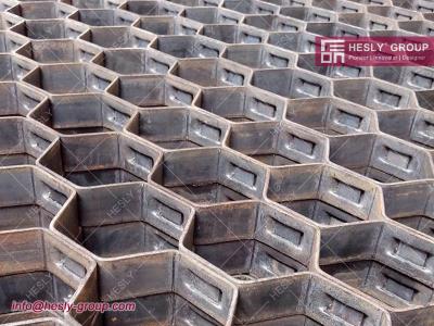 China AISI 304 Hex Mesh for Refractory Lining 20mm High 14 Gauge 2 Inch Hexagonal Hole for sale