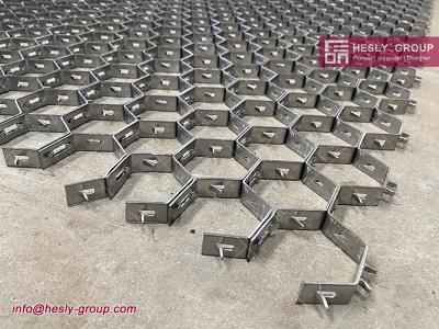 China AISI 304 Refractory Hex Mesh 25mm Height 14 Gauge 2 Inch Hexagonal Hole for Furnace Lining for sale