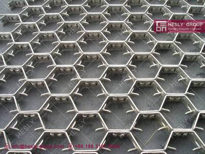 China SAE 1020 Hexsteel Mesh 2.50mm Thick 19mmx50mm 1000mmx2000mm Hex Steel for Refractory Lining for sale