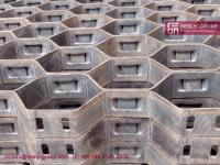 China Carbon Steel Hexmesh 1.5mm Strip 19mm Depth 45mm Hole 960x1000mm Refractory Hex Steel Mesh for sale