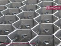 China Stainless Steel 410S Hexmesh Grating 12 Gauge 3/4 Depth for Refractory Lining for sale