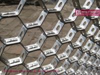 China ASTM 321 Hexsteel Mesh 2.0mm Strip Thickness 25mm Height for Refractory Lining for sale
