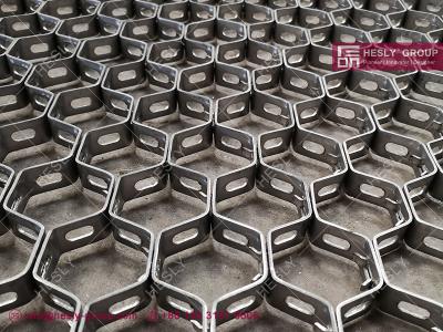 China AISI410S Hexagonal Mesh 1.0mm Strip Thickness 50mm Hole for Refractory Reinforcement for sale