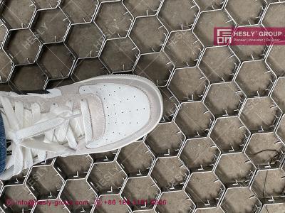 China Hex Mesh with Lances 15x1.5mm Steel Strip 50mm Hexagonal Mesh 1x2m for Refractory Lining for sale