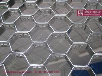 China AISI304 Stainless Steel Hex Mesh 15mm Depth 16 Gauge 36x120 Inch Refractory Anchoring for sale