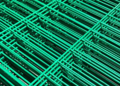 China Curved Metal 3D Wire Mesh Fence 6-12 Gauge Cold Galvanized with 1-2 Ton Load Capacity for sale