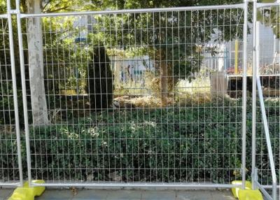 China 2.4x2.1m HDG Metal Site Fence Panels with 42-Micron Galvanized Coating and 4mm Mesh for sale