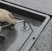 China EN124 Certified Anti-theft SMC Manhole Cover with Anti-Slip Surface for sale
