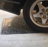China Heavy Duty Waterproof  Handiness D400 Manhole Cover For Petrolum Industry for sale