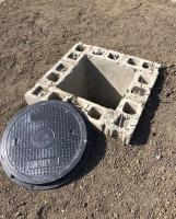 China Round SMC Manhole Cover with 40 Tons Load Capacity, Corrosion Resistant and Bolted Installation for Municipal Use for sale