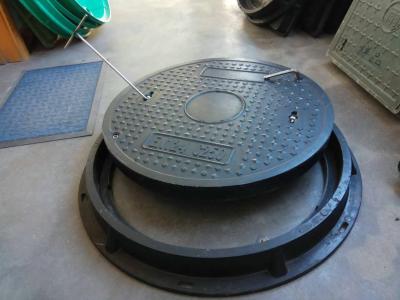 China Non Conductive Lightweight Reinforced Plastic Manhole Cover with Corrosion Resistance for Utility Networks for sale