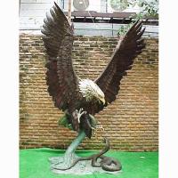China Folk Art Style Cast Iron Royal Eagle Statues Large Outdoor Patio Lawn Garden Ornaments for sale