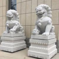 China Custom Outdoor Decoration Natural Stone Life Size Lion Statues Garden Western White Marble Lion Statue Sculpture For Sale for sale
