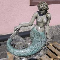 China Outdoor Decoration White Bronze Lady Mermaid Statue with Opening Arm For Garden for sale
