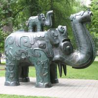 China Custom Print Method Large Outdoor Metal Elephant Bronze Garden Sculpture For Garden for sale