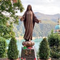 China Custom Folk Art Style Bronze Homeless Jesus Christ Statue for Church Evangelization for sale
