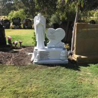 China Chinese Style Life Size White Marble Carved Kneeling Praying Angel Tombstone with Cross for sale