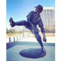 China Handcrafted Folk Art Style Life Size Bronze Sculpture Outdoor Baseball Catcher Statue for sale