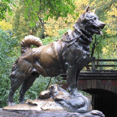 China Metal Art Bronze Animal Dog Statues for Garden Decoration Custom Hand Carved and Polished for sale
