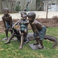 China Custom Sale Decorative Bronze Playing Children Statues for Custom Lawn Decoration for sale