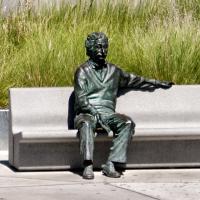 China Custom Life Size Sitting On Bench Bronze Figure Man Sculpture For Outdoor for sale