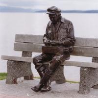 China Custom Life Size Outdoor Modern Garden Bronze Man Sculpture Sitting On Bench For Sale for sale